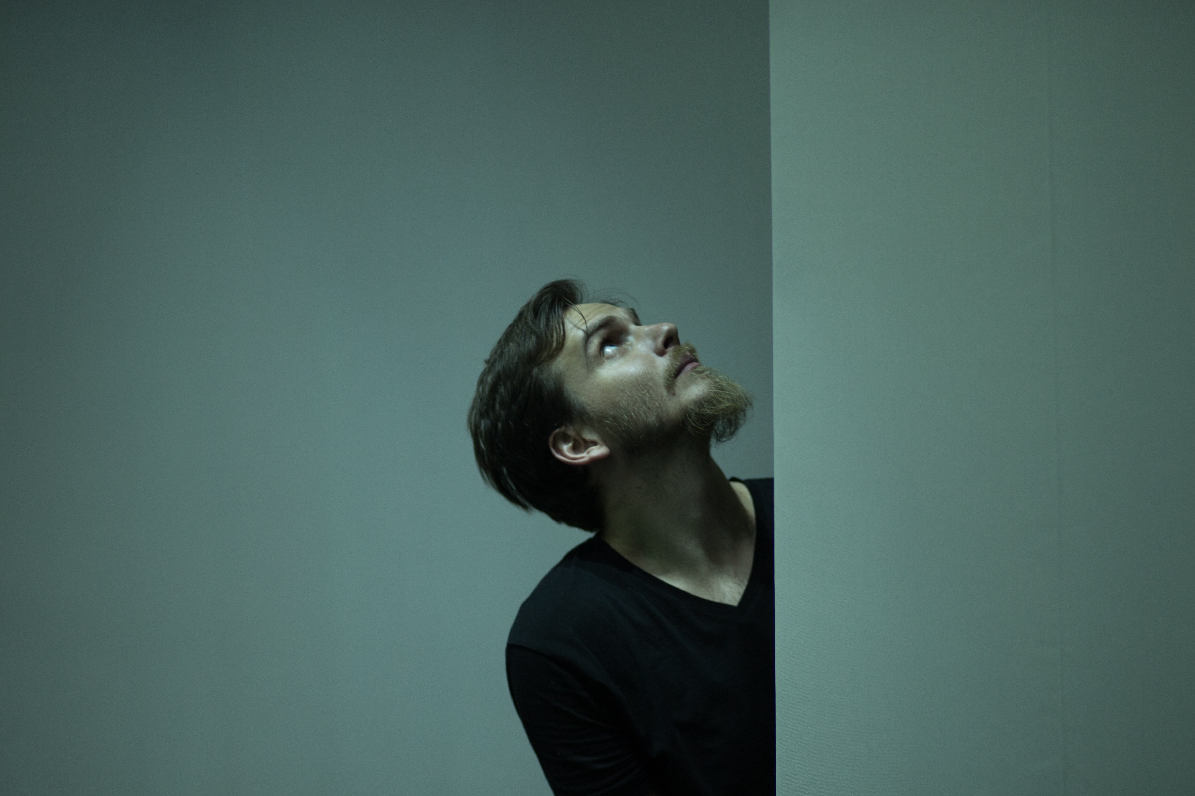 Golul dintre particule. Adrian Damian – B-Critic