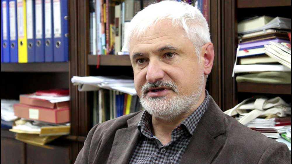 Interviu cu Adrian Majuru – B-Critic